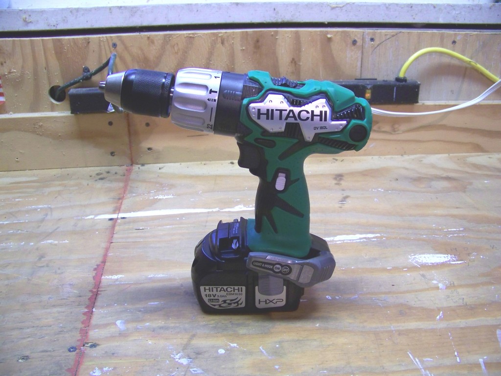 Masina de gaurit si insurubat cu percutie Hitachi DV18DL – Gama completa de scule si accesorii